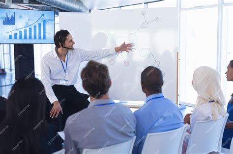 Premium Photo Businessman Giving Presentation On Flip Chart In Business Seminar