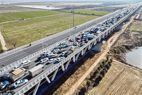 ВИДЕО Хятадад 200 гаруй тээврийн хэрэгсэл мөргөлдсөн осол гарчээ