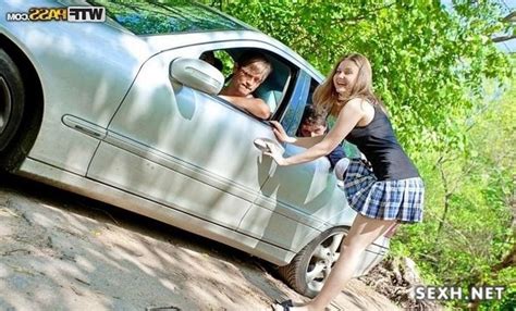 Трахнули в лесу няшную дурочку Pic