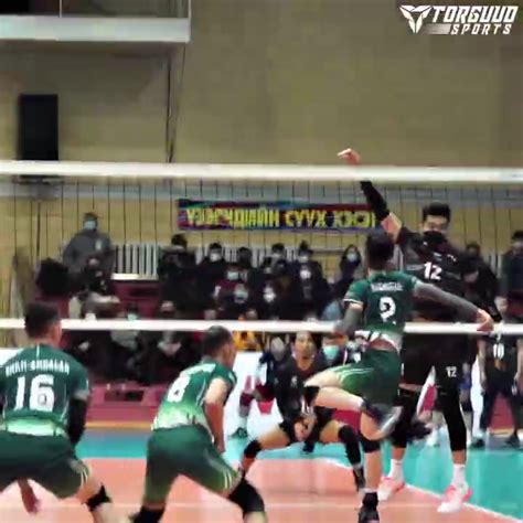 Түүний баг 10 дараалсан ялалт байгуулж нэг ч хожигдолгүйгээр лигийг тэргүүлж байна Мөн Т Хангал