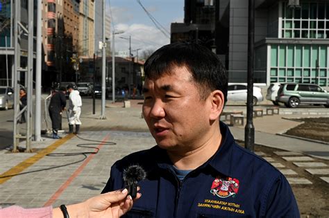 Айл өрх албан байгууллага бүр орчны 50 м талбайгаа цэвэрлэн СӨХ дыг хаврын их цэвэрлэгээнд