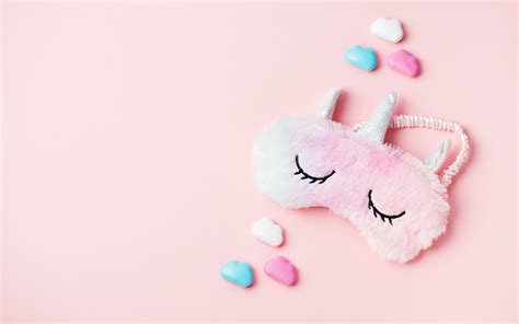 핑크 종이 배경에 푹신한 모피 수면 눈 마스크 유니콘 복사 공간 상단 보기 플랫 레이 컨셉 휴식과 달콤한 꿈 0명에 대한 스톡 사진 및 기타 이미지 Istock
