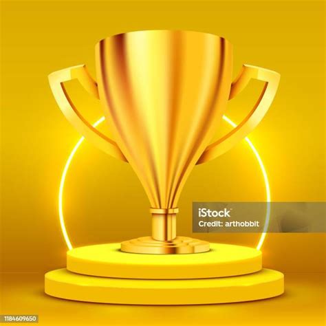 스포트라이트와 함께 조명 라운드 연단에 현실적인 황금 트로피 시상식 컨셉 무대 배경 1위에 대한 스톡 벡터 아트 및 기타 이미지 1위 Championship 경쟁