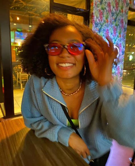 Jaz Sinclair Jaz Sinclair Black Femininity Round Sunglass Women