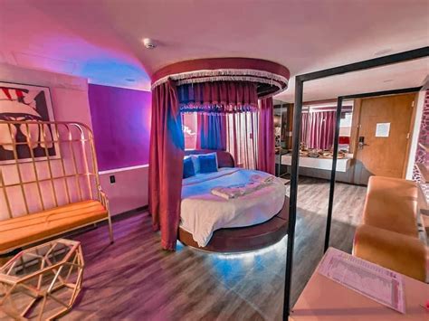 Sexy Suite Khách Sạn Tình Nhân Eros Love Hotel