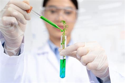 Premium Photo Closeup Shot Of Scientist Inserting A Solution Into A