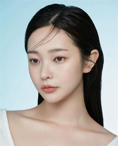 Pin By Elegant 🥝since 2002 On People Beauty Ad Wedding Hair And Makeup Ulzzang Girl Selca