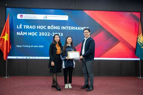 Sinh Viên Ueb được Tiếp Sức đến Trường Thắp Sáng Tương Lai Cùng Học