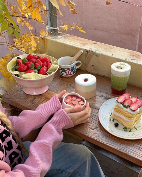 전포카페 므므 L 파블로바전문점 L 핸드드립커피바 부산파블로바케이크 L 망고디저트 므므의 일등일등일등 메뉴 네모네모 요거트 파블로바 ° 딸기 옷 입고 여러분들을