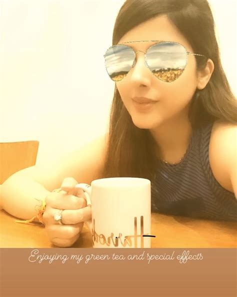 Virender Sehwag And Aarti Sehwag Romantic Pics विस्फोटक बल्लेबाज की