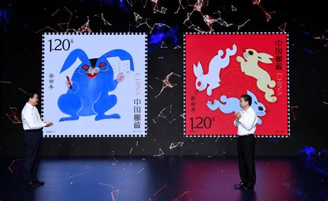2023兔年邮票设计发布！网友：有点诡异？画风黄永玉兔子