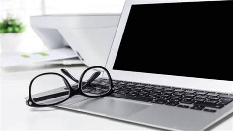 Why You Must Wear Computer Screen Glasses When Using Monitors