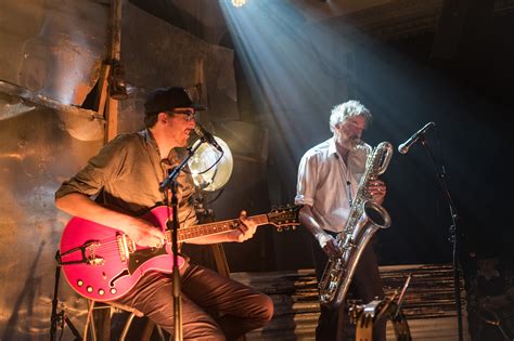 Esk Esque Garage Blues Roots Noir