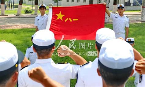 河北秦皇岛：重温入伍誓词 迎接八一到来 人民图片网