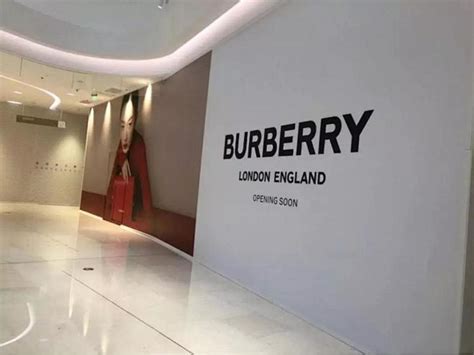 BURBERRY围挡进驻深圳湾万象城开业一年踩盘实探