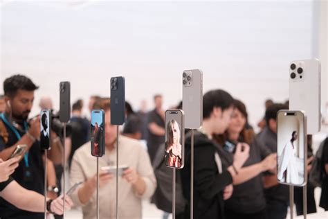 Slideshow Iphone Pro First Look