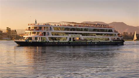 Nil Cruise Pia Schmid And Die Schöne Alyssa Gaultmillau