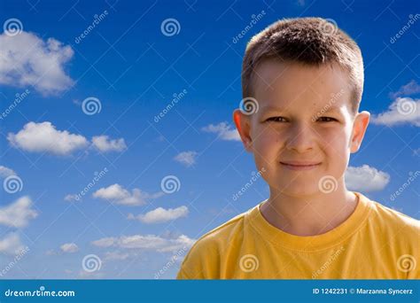 мальчик стоковое изображение изображение насчитывающей стороны 1242231