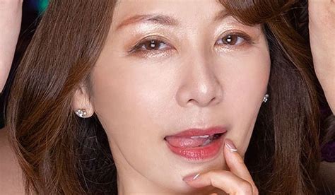 รวมรูปภาพของ นางเอก Av สาวใหญ่ ชีวิตจริงเป็นแม่เลี้ยงเดี่ยว เล่าเหตุการณ์ ลูกเจอหน้าแม่บนแผงหนัง