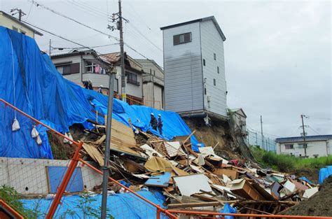B 大阪市西成区の崩落「責任の所在を」免れた家屋は重機で倒壊 Lmagajp