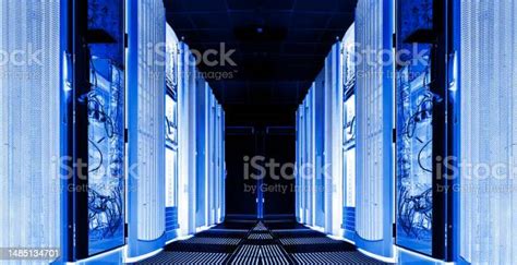 3d 렌더링은 슈퍼컴퓨터 행이 있는 데이터 센터의 대칭 공간 정보 및 컴퓨팅 기술 빅 데이터의 개념입니다 It 지원에 대한 스톡