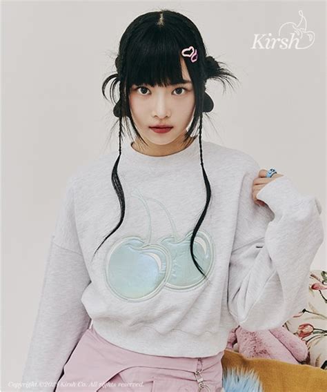 키르시 빅 체리 홀로그램 크롭 스웻셔츠 [멜란지 그레이] 위시버킷