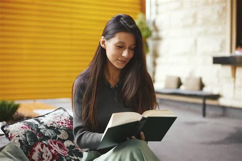 Top 3 Must Read Books To Enhance Focus And Productivity By Saksham