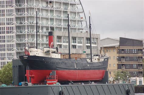 Ss Robin In The Royal Victoria Dock Ss Robin Is A 300 Tonn Flickr