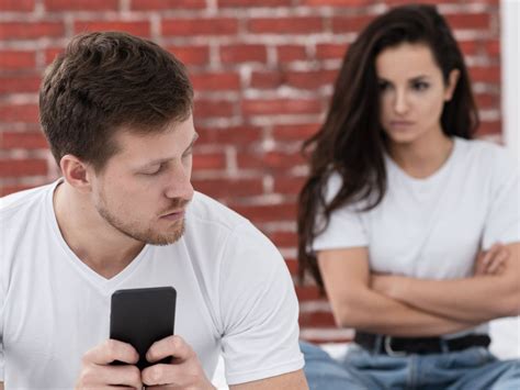 Знаците които показват че сте резервен вариант за един мъж По женски Woman Bg