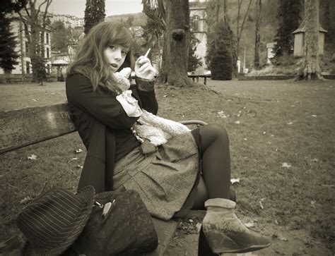 배경 화면 얼굴 사람들 화이트 검은 포토샵 단색화 초상화 눈 공원 좌석 사진술 입술 유행 머리