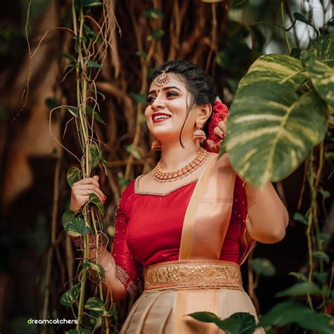 Pin By Anju Aney Joseph On Dhavani Designs Kerala Engagement Dress