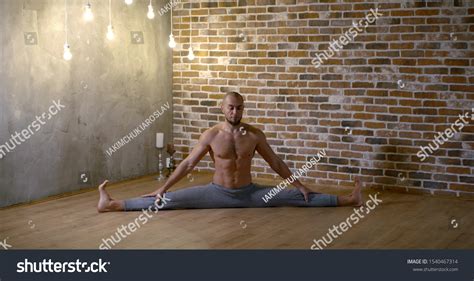 Middle Splits Images Stock Photos Vectors Shutterstock