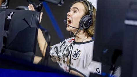 17 Jähriges Gamer Wunderkind Dominiert Alles Und Jeden Bei Seinem 1