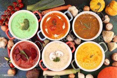 다채로운 야채 크림 수프와 수프 재료의 다양한 버섯을 곁들인 건강한 식습관또는 채식주의 음식의 개념 건강한 식생활에 대한 스톡 사진 및 기타 이미지 Istock