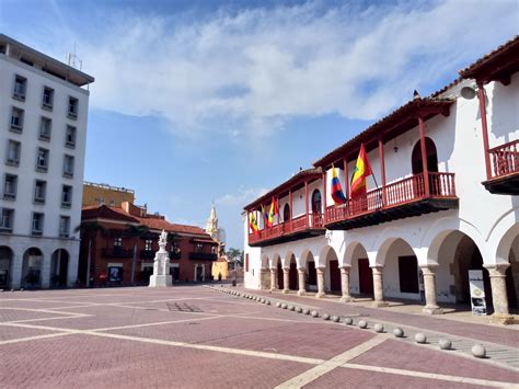 무료 이미지 콜롬비아 구름 하늘 재산 창문 식물 노면 주거 지역 이웃 아스팔트 부동산 아침 정면 시티 경계표 도로 도시 디자인 도시 지역