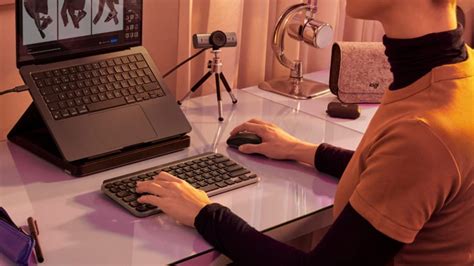 Logitech MX Keys Mini For Mac Minimalist Wireless Illuminated Keyboard US English Pale Gray