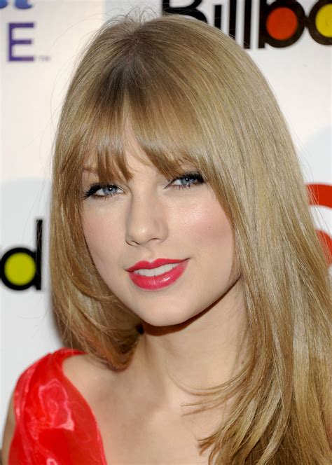 Ardente Mente Taylor Swift In A Beautiful Red Dress At Th Annual Women In Music Event In New York