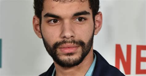 Sami Outalbali Lors De La Première De La Saison 2 De La Série Télévisée Netflix Sex Education Au
