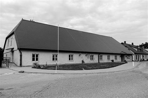 국가 측면 자동차들신혼여행 중인 혼혈의 젊은 군인커플 흑백 2015년에 대한 스톡 사진 및 기타 이미지 2015년 거리 건축 Istock