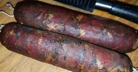 Няма по вкусно нещо от домашно приготвената наденица Хем знаеш какво има в нея хем си я правиш