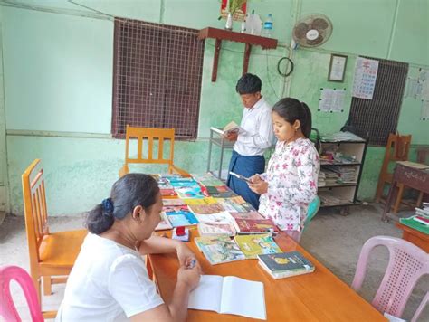 Myanmarnationalpost ငပလီမြို့၌ စာဖတ်ရှိန်မြှင့်တင်ရေး ရွေ့လျားစာကြည့်တိုက် Mobile Libraryဖြင့်
