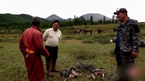 Их тайгын гүнд Цаатны зугаалгатай таарав Youtube