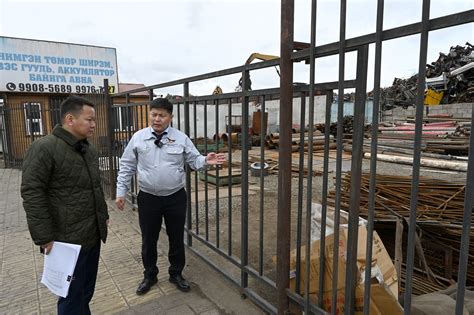 Фото Нийтийн эзэмшлийн зам талбайд стандарт мөрдүүлэн зөрчлийг арилгаж байна