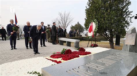 Վարչապետը հարգանքի տուրք է մատուցել Վազգեն Սարգսյանի հիշատակին Youtube