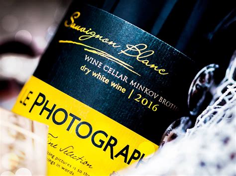 Luxury Presents Подаръци със Стил Подаръчна кошница White Innocense Luxury Basket Съдържание