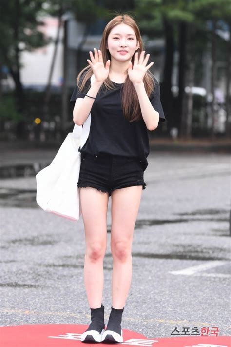 [포토] 청하 완벽한 무보정 미모 뮤직뱅크 출근길