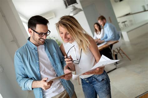 함께 일하고 브레인 스토밍하는 건축가 및 비즈니스 사람들의 그룹 건축가에 대한 스톡 사진 및 기타 이미지 건축가 경영자 계획 Istock