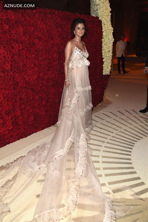 Selena Gomez Sexy Cleavage For The Costume Institute Gala In New York Aznude