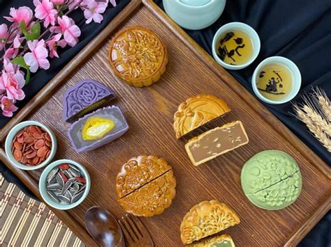 Classic And Modern Mooncake Flavors You Shouldnt Miss Out