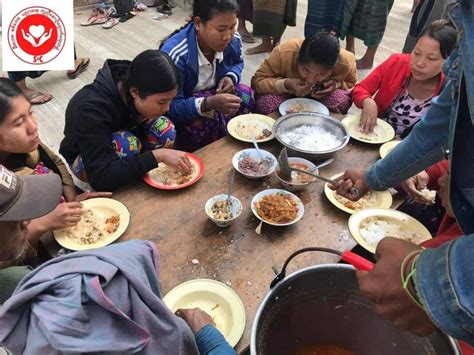 ဒီပဲယင်းရှိ စစ်ရှောင် ပြည်သူ ၄၀၀ ကျော်ကို Sandc အဖွဲ့က အစားအသောက်များ လ